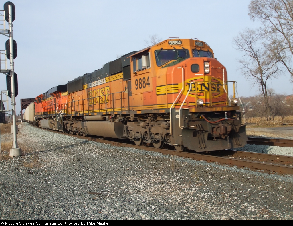 BNSF 9884